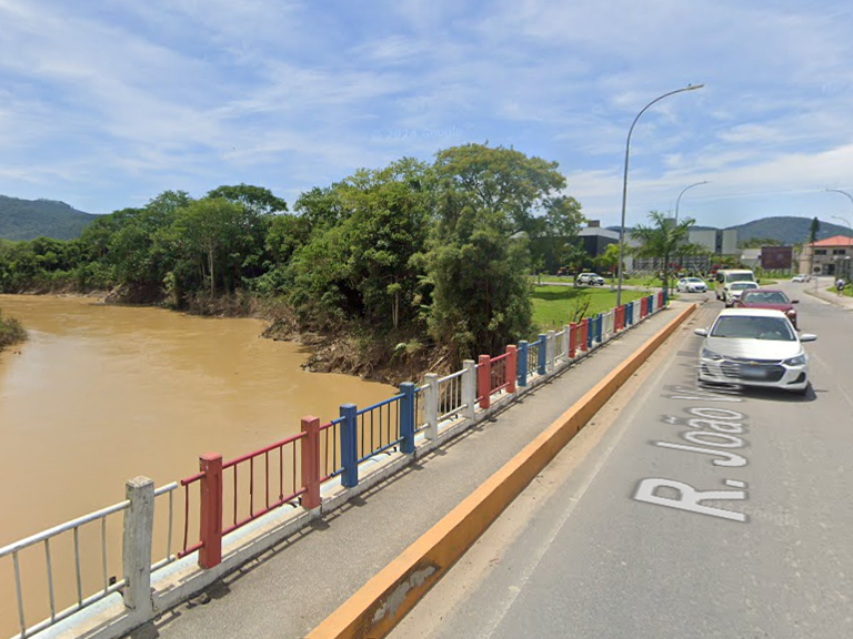 Homem desaparece após entrar em rio para salvar mulher que pulou de ... Homem desaparece após entrar em rio para salvar mulher que pulou de ...